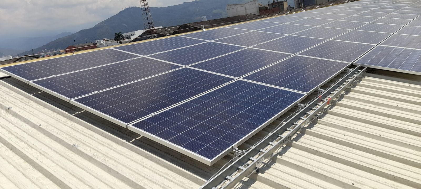 Promigas firma acuerdo para adquirir plataforma regional de generación renovable de Zelestra en ...